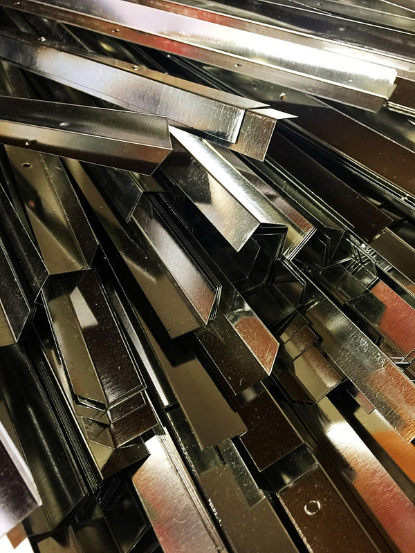 L-Shaped Metal Frame Rests for 10-Frame Boxes – Bemis Honey Bee Farm